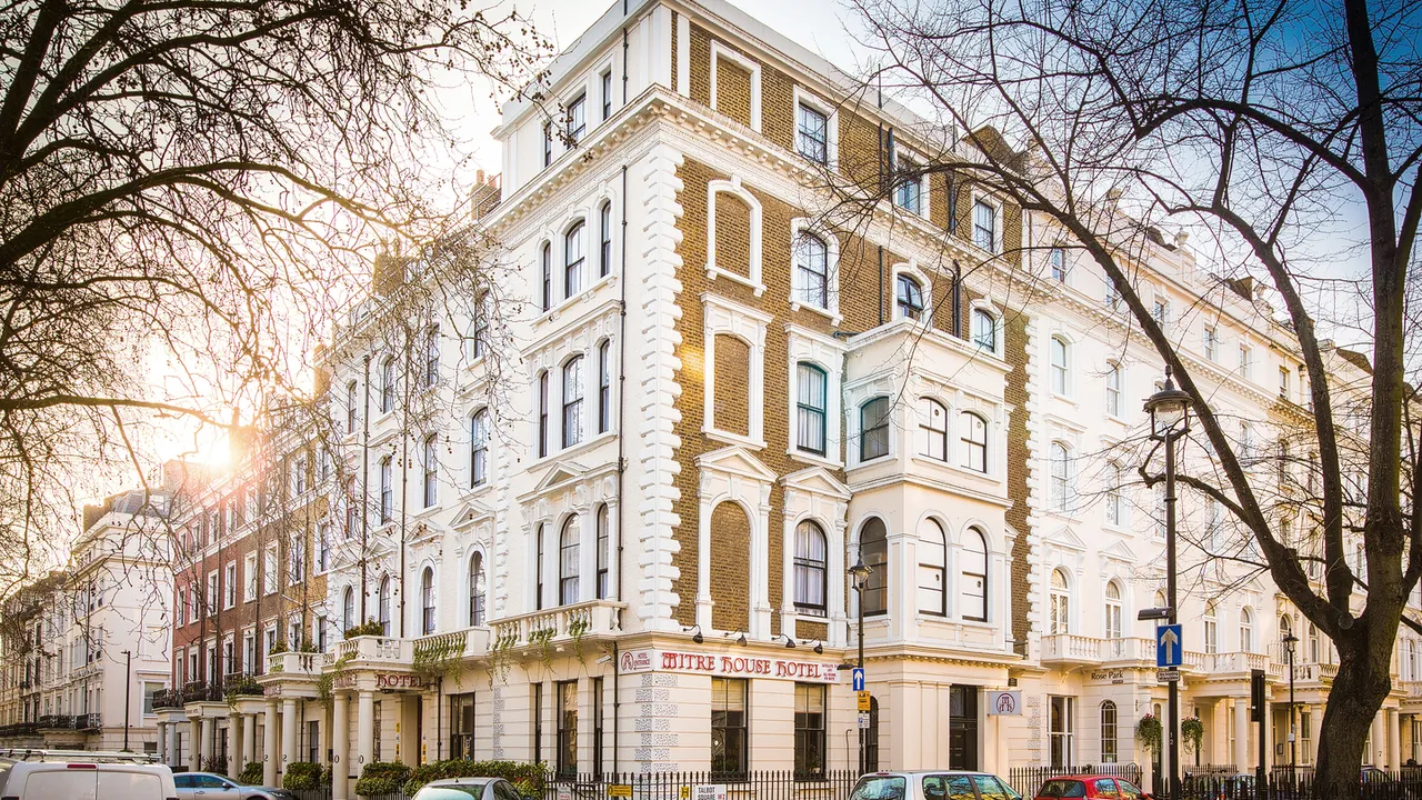 Mitre House Hotel Bar - Mitre House Hotel Hotel located in central ...